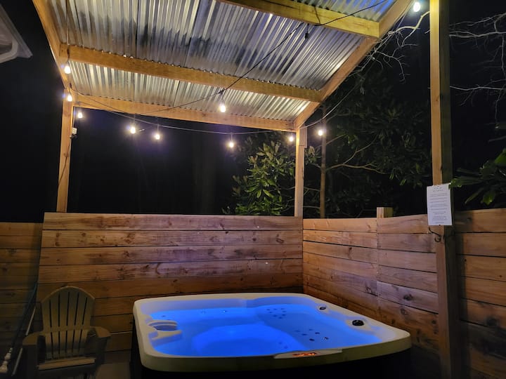 The Enchanted Forest With Private Hot Tub - Wilmington, NC