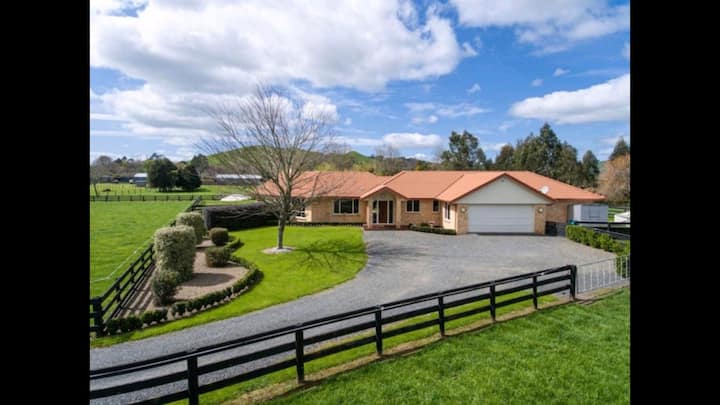 Escape To The Country, Cambridge Delight. - Morrinsville