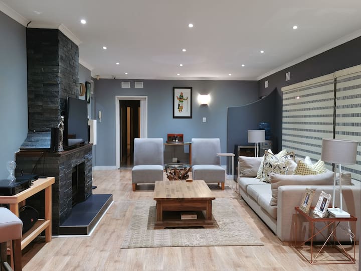 House Qmza - Warm Family Home. - Queensburgh