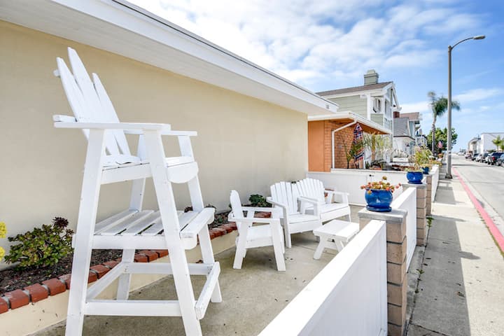 3 Bedroom Home Steps To The Beach, Coffee & Donuts - Newport Beach, CA