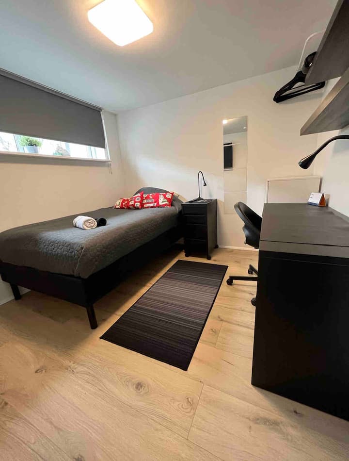 Cozy Single Room – Walk To Pool & Museums - Reykjavík