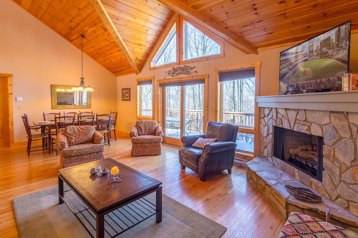 Family Friendly, Cozy Beech Cabin W/ Hot Tub! - Beech Mountain, NC