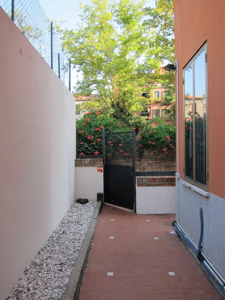 Charming Flat With Terrace Near Piazzale Roma - Venice