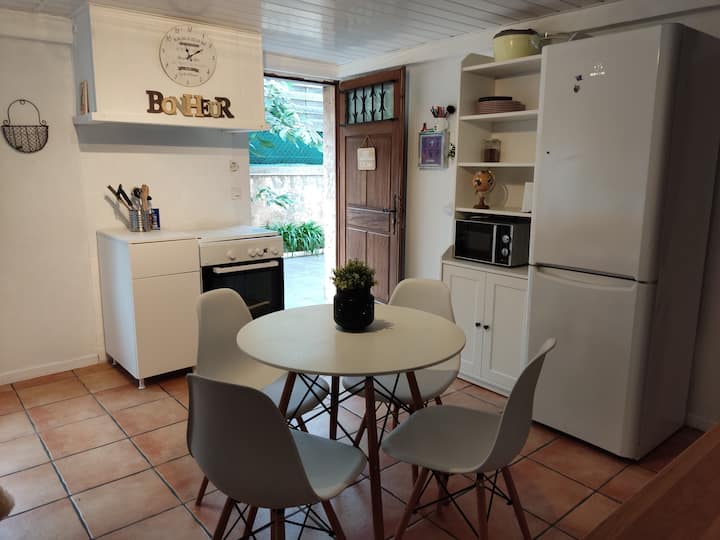 Appartement En Rez De Jardin Et Terrasse Ds Villa - Hyères