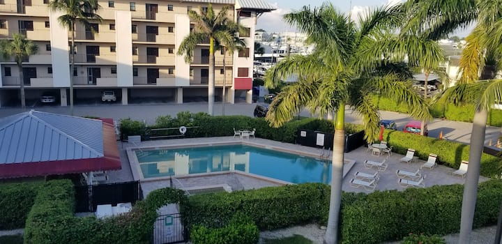 Stress-free Waterfront Condo.   Perfect Location And Walkable To Downtown! - Naples, FL