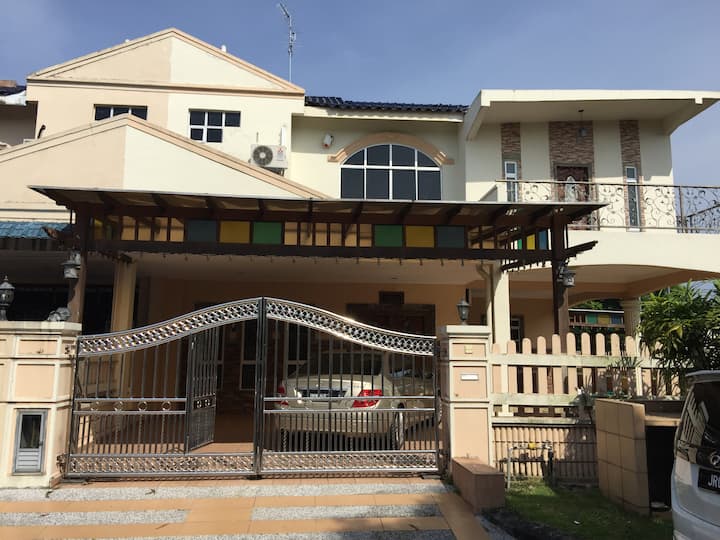 Spacious With 5 Rooms - Skudai
