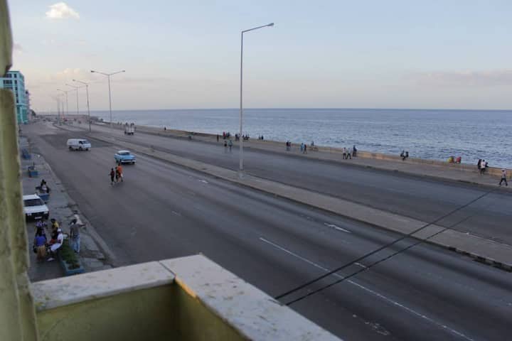 Colonial Palace On The Malecon B&b - Cuba