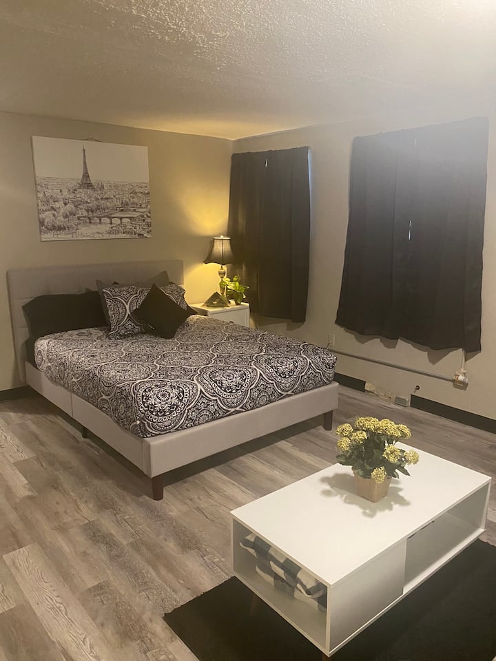 Charming Historic Building Studio Apartment- Sgmc - Valdosta, GA