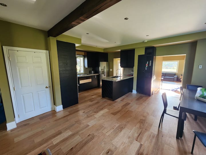 Farmhouse Retreat | Blue Mtn & Wasaga | Sleeps 10 - Creemore