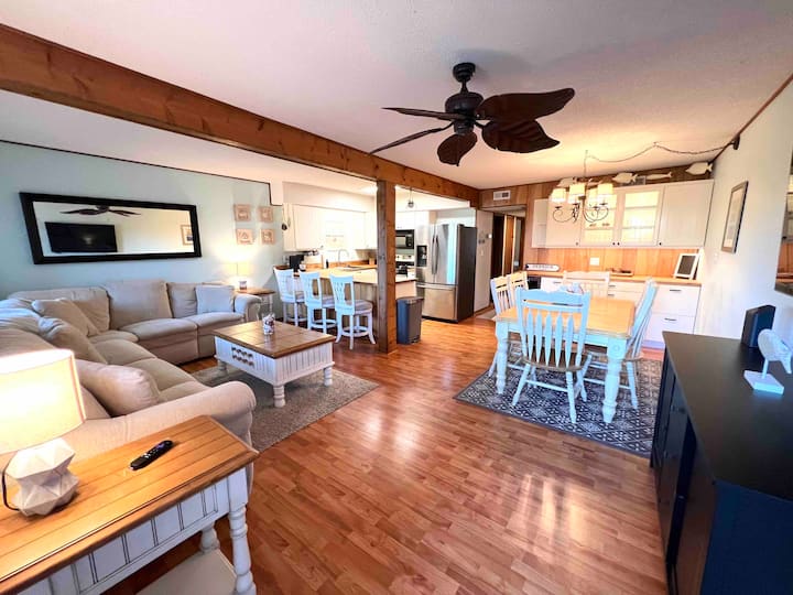 Sleeps 6/walk To Beach/private Balcony/pool - Maryland Beach, MD