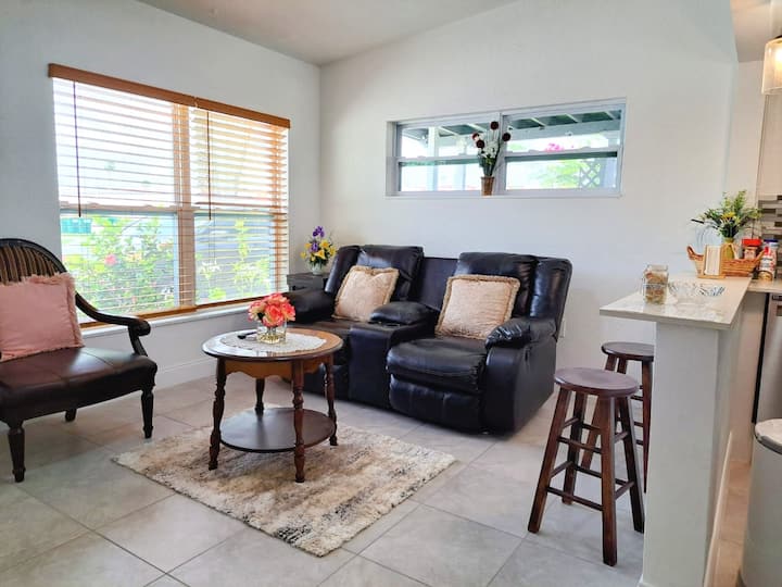 Fully Renovated, Cozy Beach Apt. - Cocoa Beach, FL