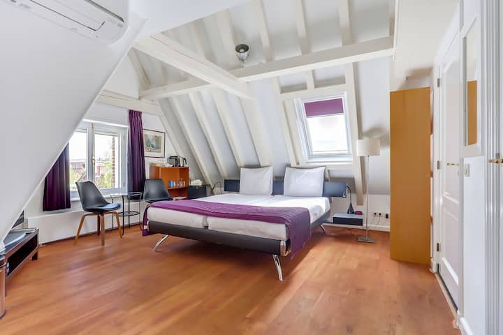 Citycenter Canal-house 5 * Non-shared Room+ensuite - Amsterdam