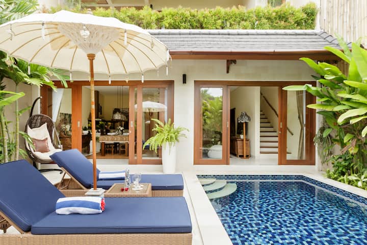Tropical Oasis Villa With Volcano View Hot Tub - Sanur