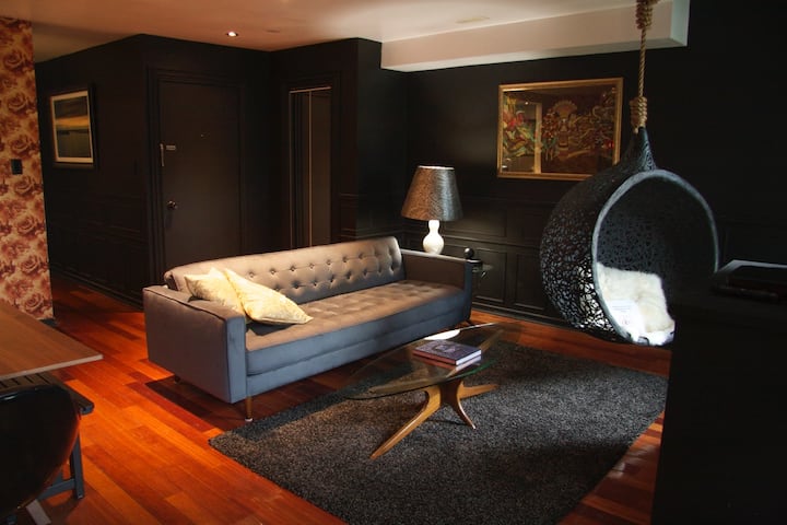 Downtown "Unique" 2 Bedroom Suite - Toronto