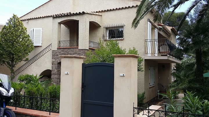 Appartement 2 Personnes Dans Villa - Fréjus