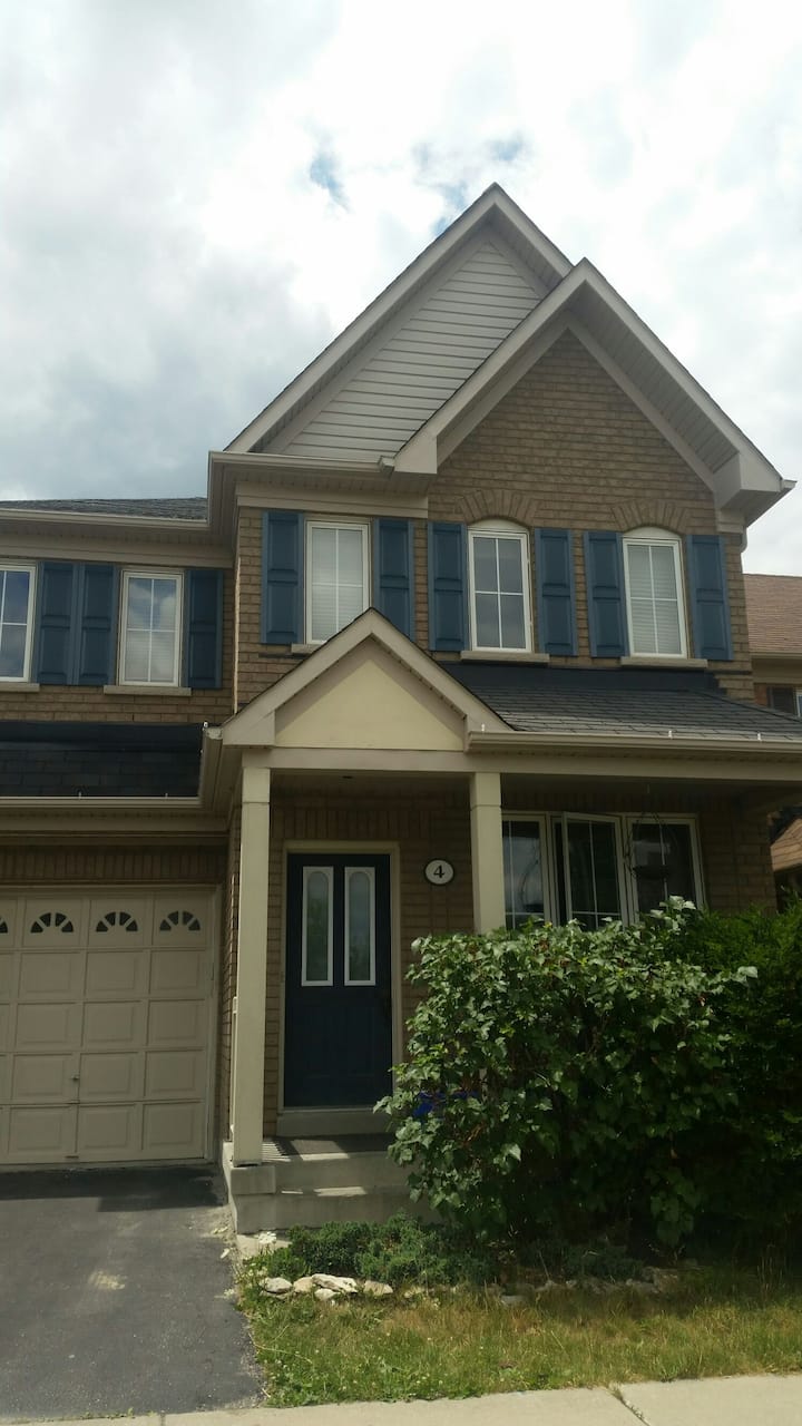 Perfect 4 Bedroom House - Ajax