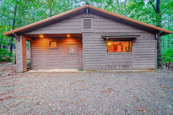At Last Quaint And Cozy Cabin Located In The