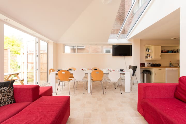 ✭Double Bed  ✭South Facing Bedroom - Tewkesbury