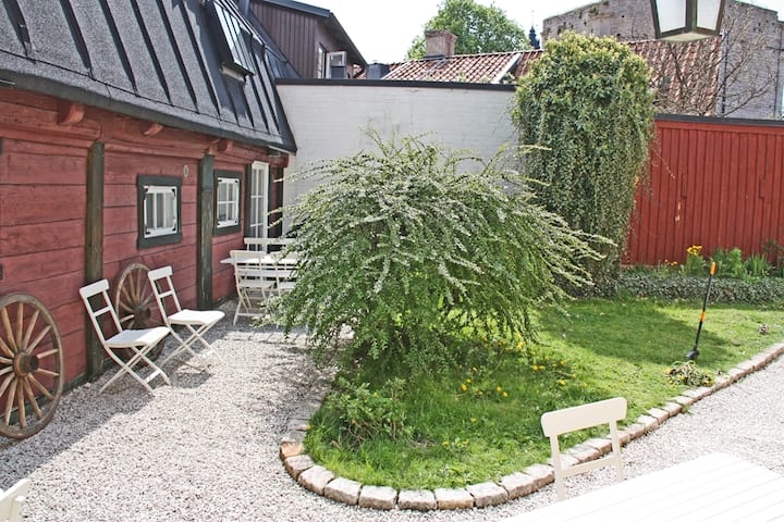 Extraordinary Cottage Inside Visby - Visby