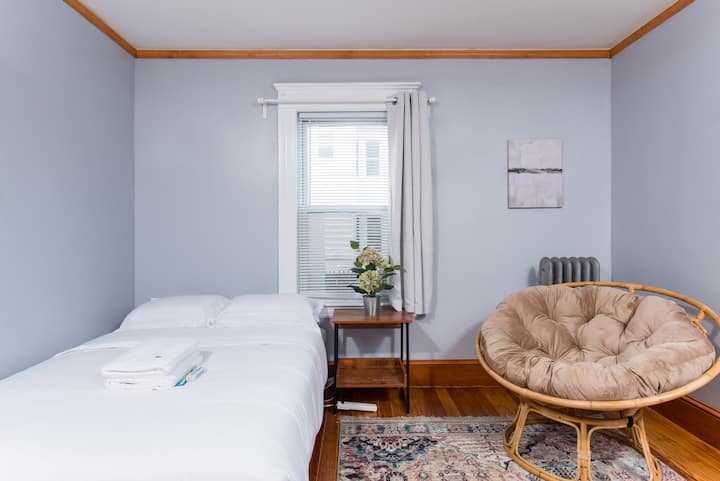 Minimaliststays™ 😊 Co-work & Co-live 😊 #2 - Lowell, MA