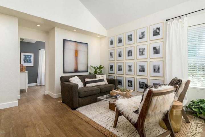 Master Bedroom W Mountain Views - Thousand Oaks, CA