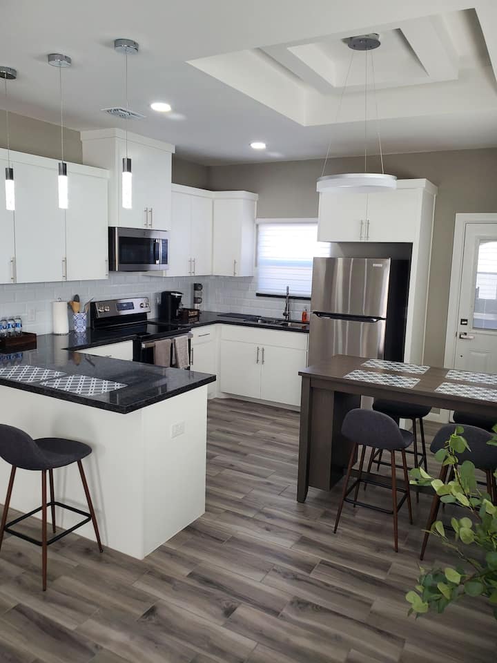 *Prime Location (Dhr  & Shops) *New *Relaxing Stay - McAllen, TX