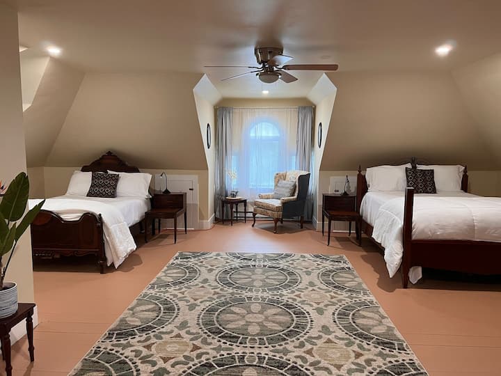 Spacious Private Suite Sleeps. - Taunton, MA