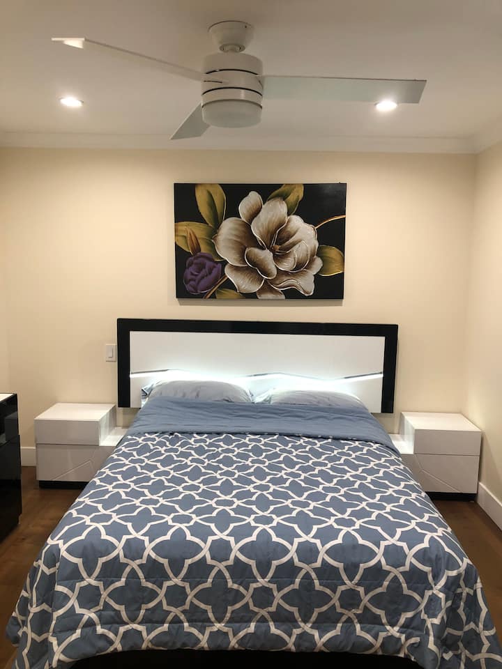 Private Bedroom/detached Bathroom - ロサンゼルス