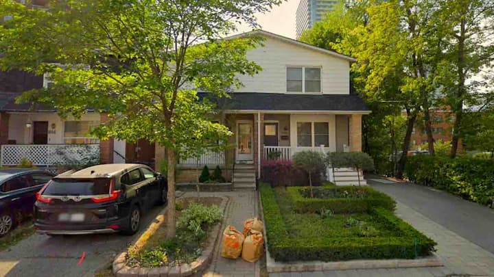 Amina Inc Airbnb-mainfloor - Toronto, ON