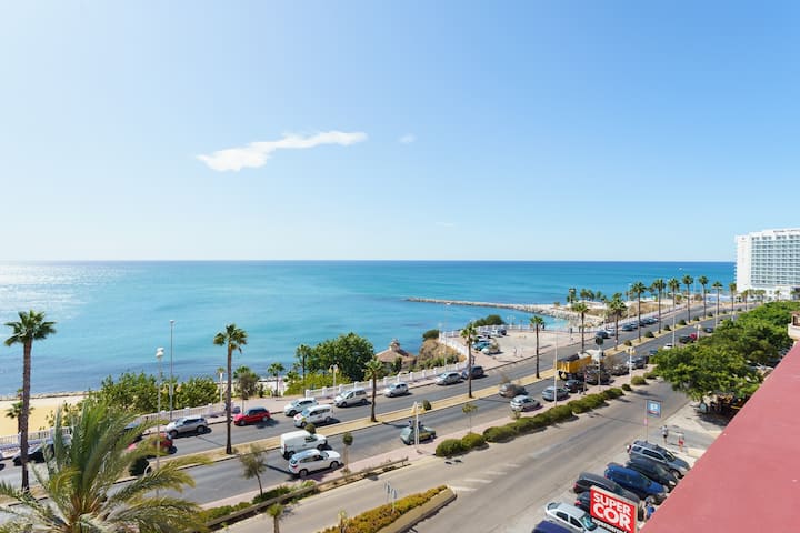 Spacious Beachfront Flat+private Parking+sea Views - Benalmádena
