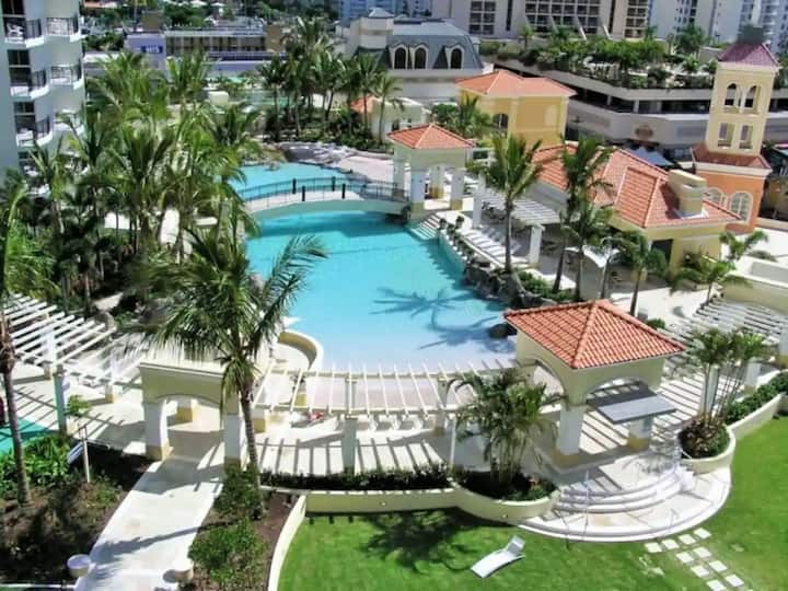 Chevron Renaissance 2br Modern, Water Views, Wifi - Queensland