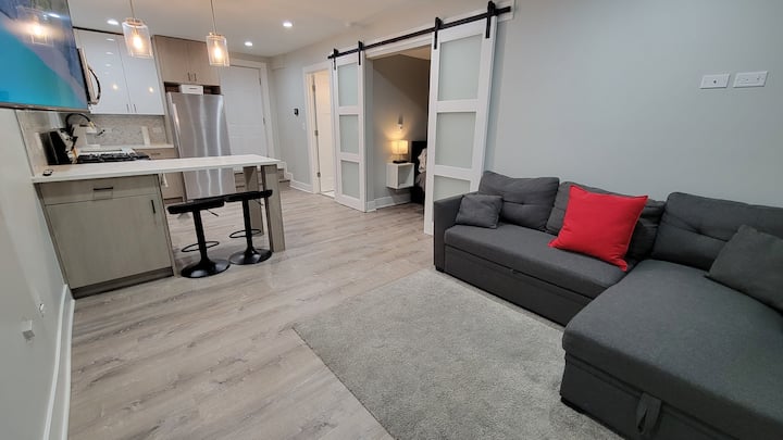 Fabulous Wrigleyville/boystown Oasis+ Paid Parking - Loyola - Chicago