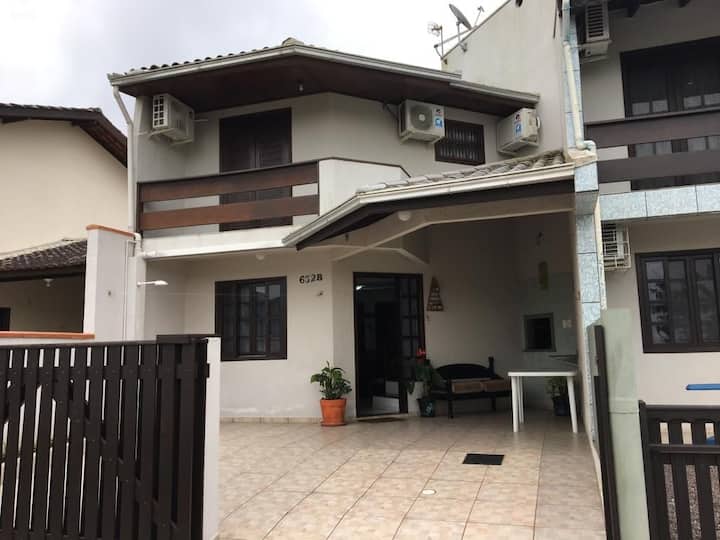 Sobrado Em Itapoa Perto Da Praia - イタプア