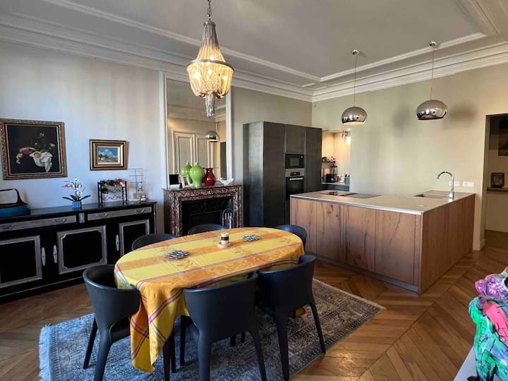 Typical Parisian Haussman Appart - Paris