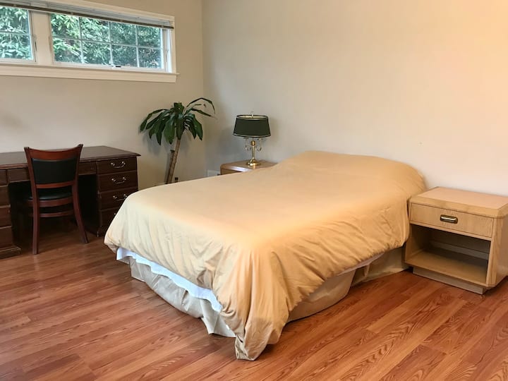 Bright Private Room Near Gmu - Fairfax, VA