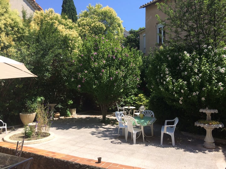 Maison Avec Jardin En Plein Centre Ville ! - Vaison-la-Romaine