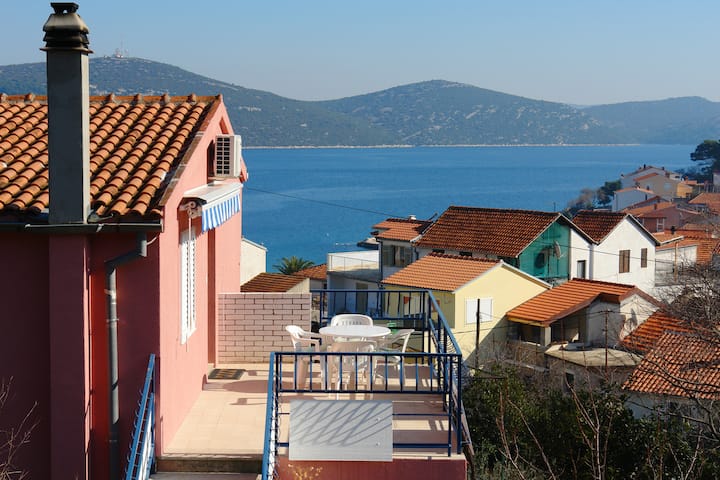 A 3 Bedroom Apartment In Tisno - Jezera