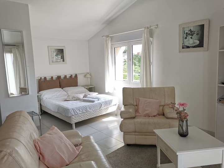 Studio Spacieux, Centre, Piscine, Extérieur. - Avignon