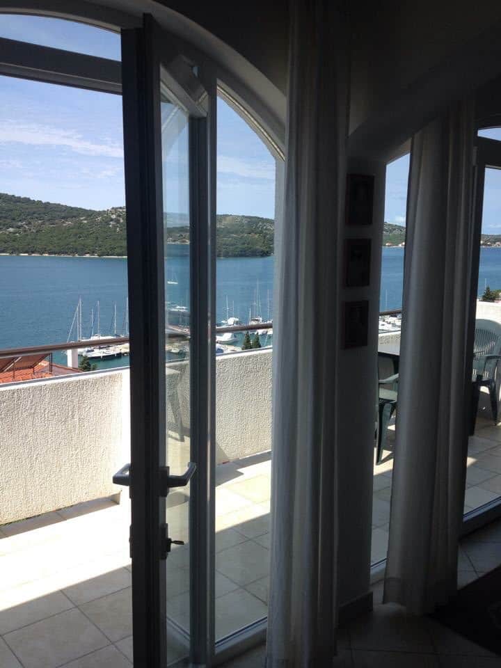 Modern Big Flat With View At See! - Jezera