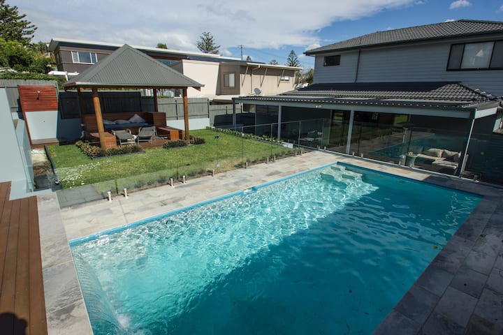 Redhead Beach Ocean And Pool Retreat - Newcastle