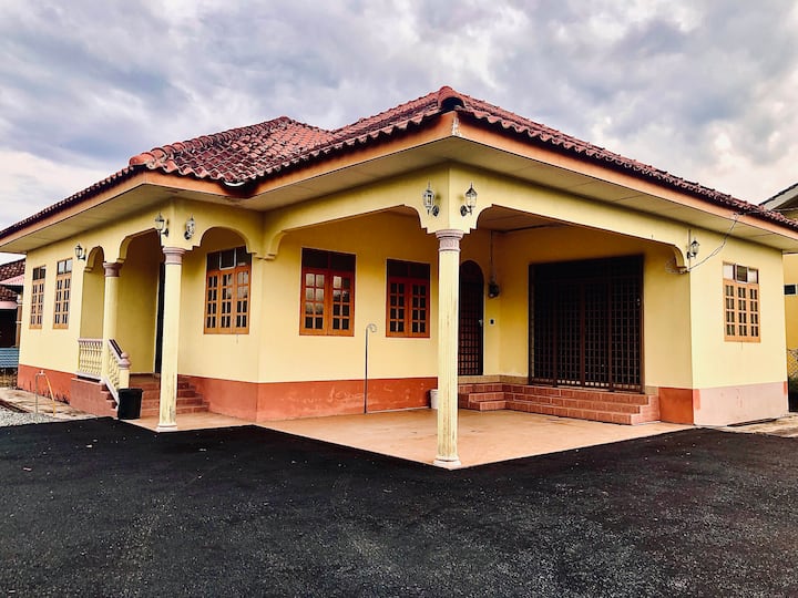 Suki Homestay 2 - Spacious Suburbs Bungalow - Bukit Payong
