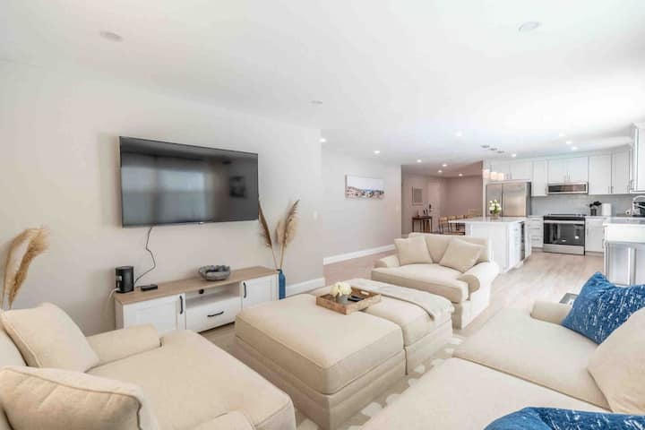 New Vacation Home, Heated Pool, Tennis, Basketball - Naples, FL