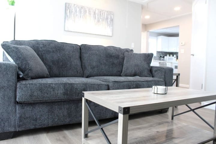 Lovely 1 Bedroom Lower Unit Blocks From Downtown - Fremont, OH