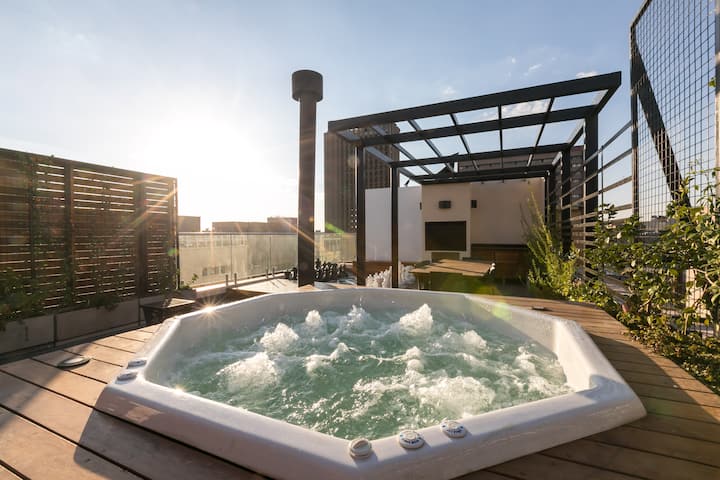 Stylish Penthouse With Rooftop Hot Tub & Chess Set - Johannesburg