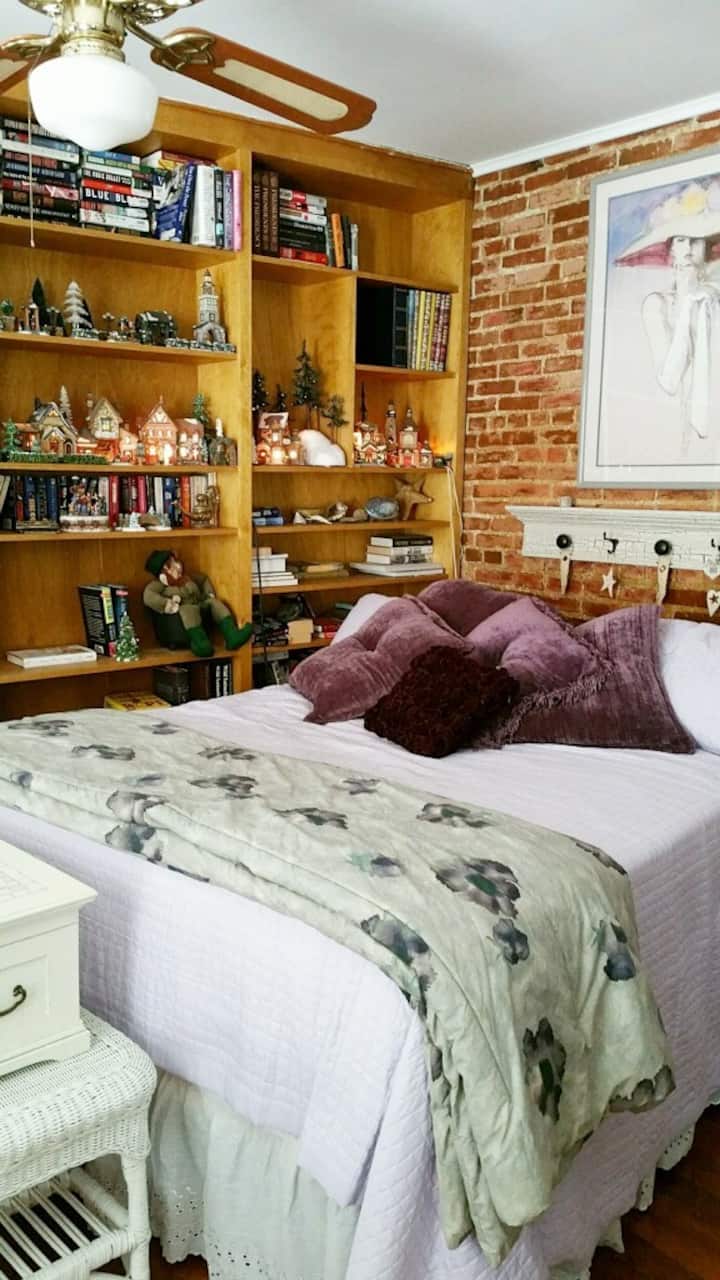 Union Square Retreat - Baltimore, MD