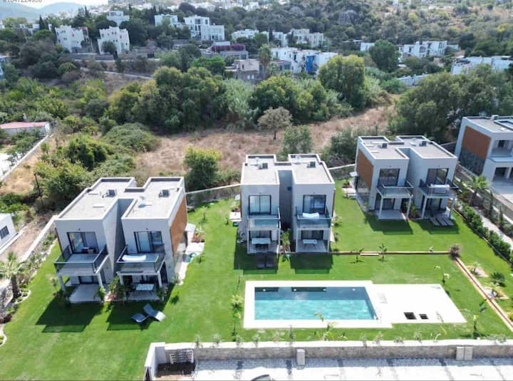 Denize Yürüme Mesafesinde Türkbükü Yeni İKiz Villa - Gündoğan