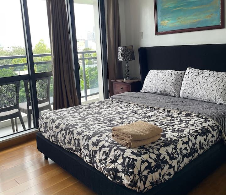 Prime City Living: Lux 1 Br Condo In Makati - Makati
