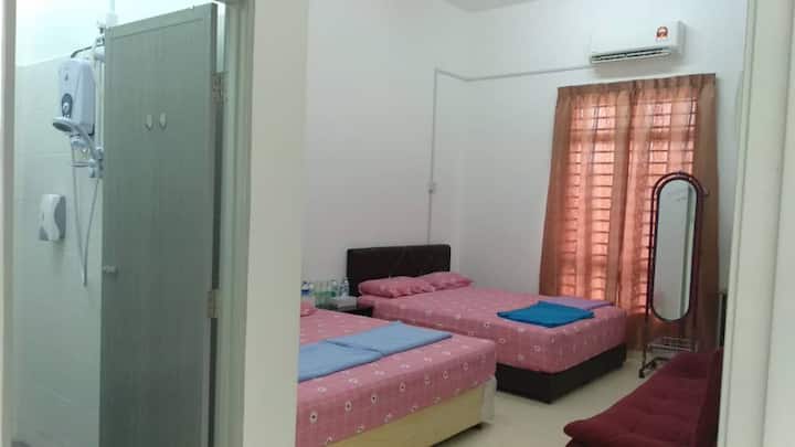 Triang Bera 5 Bedrooms Double Storey Family House - Teriang
