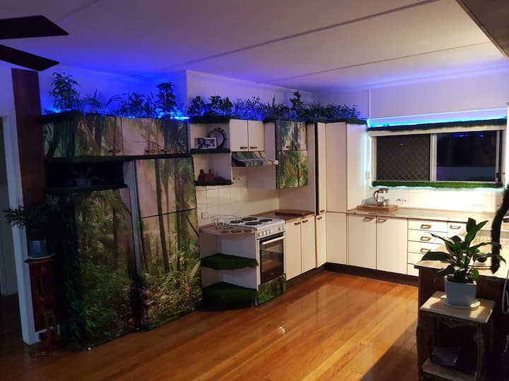 Beautiful Brisbane Basecamp- Rainbow Rainforest - Brisbane