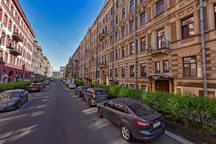 Big And Quite Flat Of 100 Sq. M. And 3 Bedrooms) - Saint Petersburg, Russia